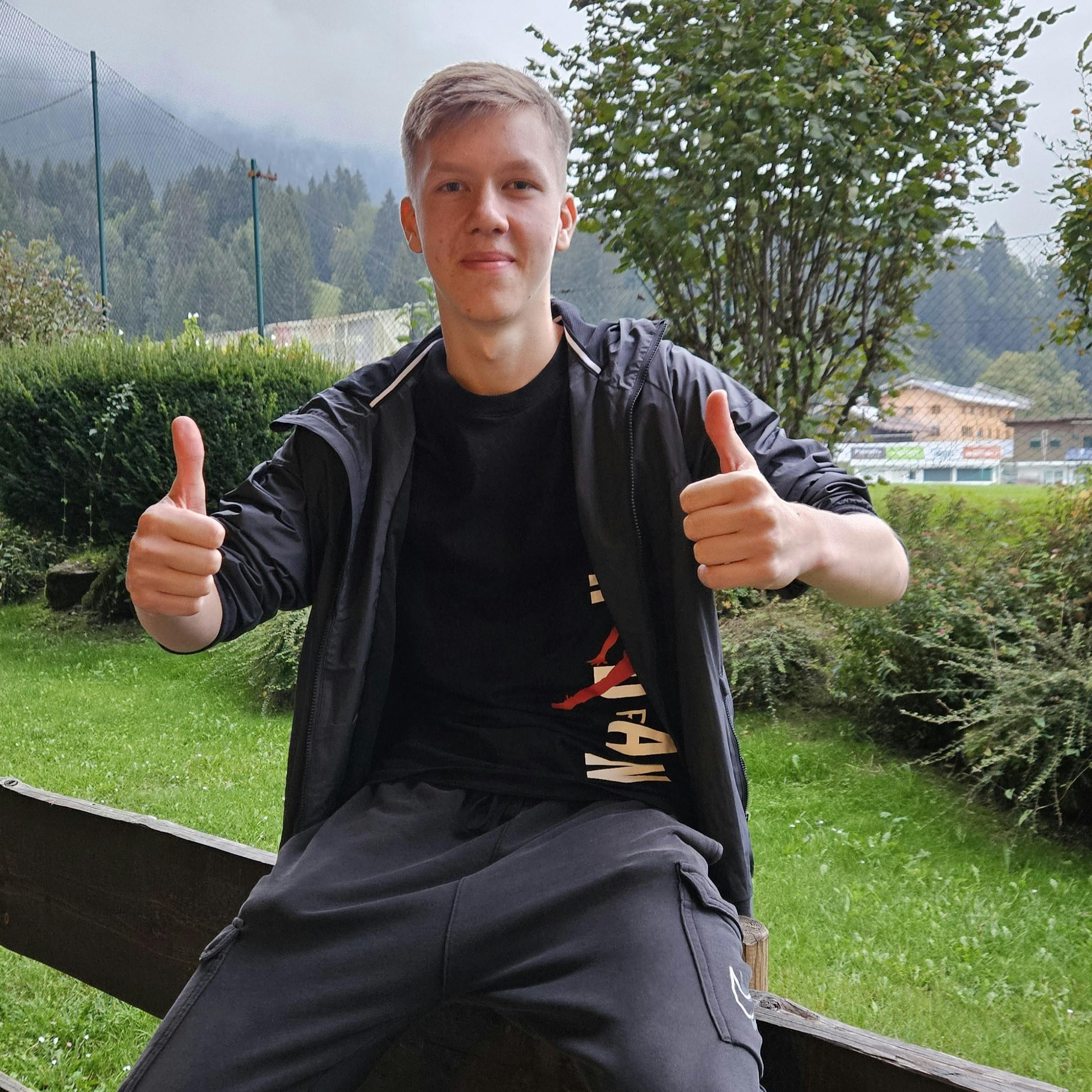 Der Neue: Genrikh Gartung - Pirouette Figure Skating Magazine